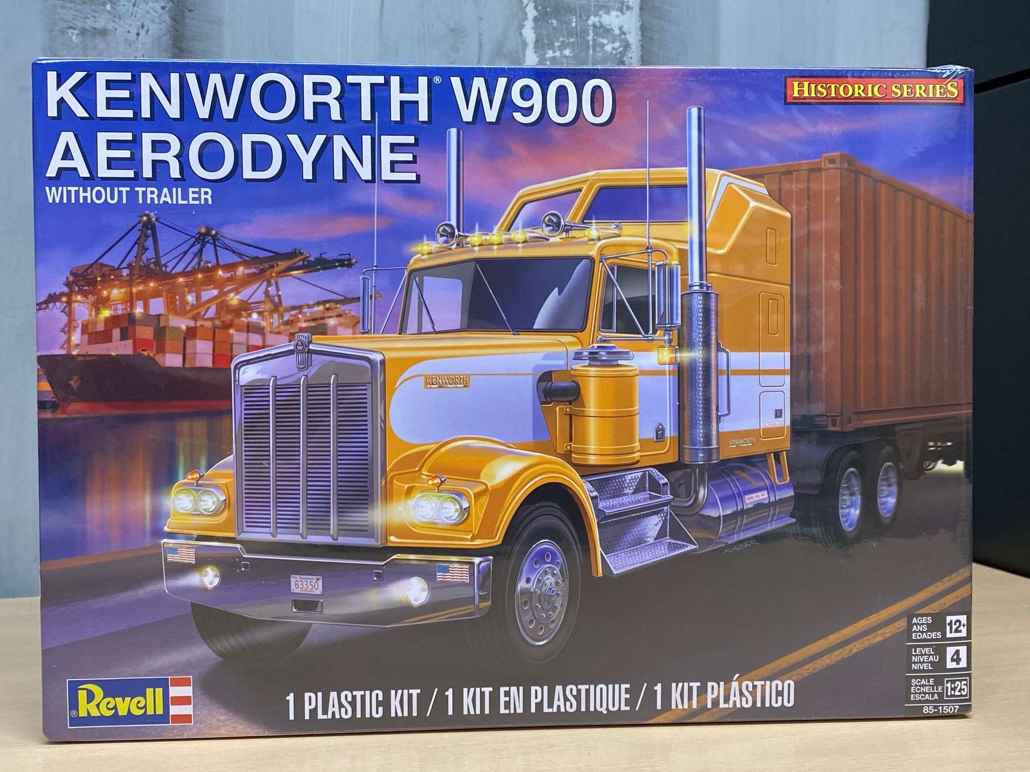 1:25 Revell 11507 Kenworth Truck W900 for sale!