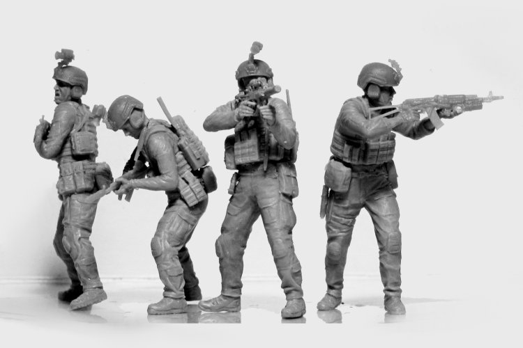 1:35 ICM 35754 Always the first - Air Assault Troops of the Armed ...