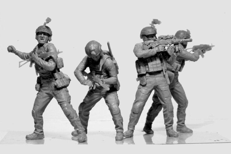 1:35 ICM 35754 Always the first - Air Assault Troops of the Armed ...
