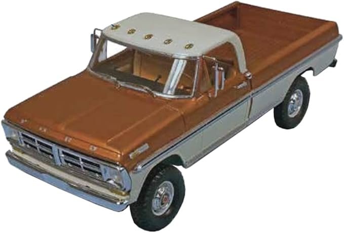 Moebius 2568: 1972 Ford F-250 Ranger XLT met Sneeuwschuiver