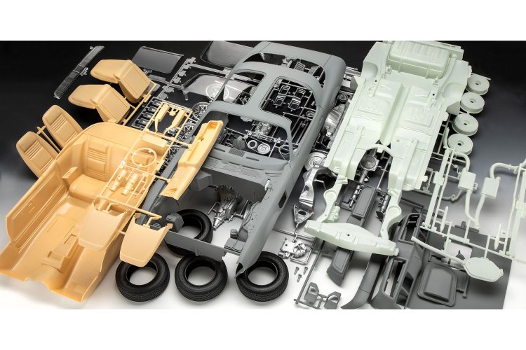 1:8 Revell 07710 Pontiac Firebird Trans Am Car