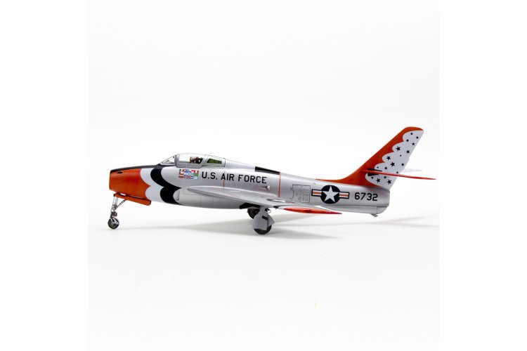 1:48 Revell 15996 F-84F Thunderstreak - Thunderbirds Plane