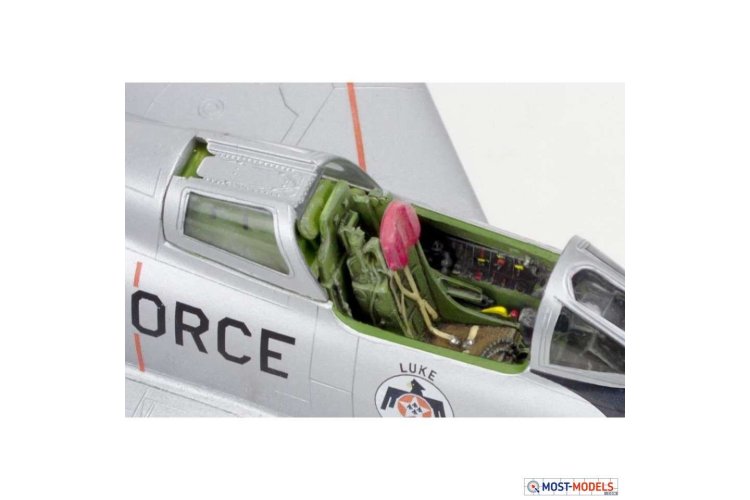 1:48 Revell 15996 F-84F Thunderstreak - Thunderbirds Plane