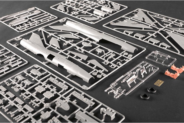 Trumpeter 02825 Mikoyan-Gurevich MiG-21 Fishbed - JJ-7A Trainer Kit - 1 ...