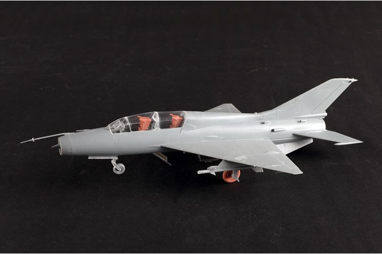 Trumpeter 02825 Mikoyan-Gurevich MiG-21 Fishbed - JJ-7A Trainer Kit - 1 ...