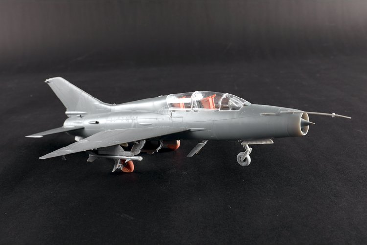Trumpeter 02825 Mikoyan-Gurevich MiG-21 Fishbed - JJ-7A Trainer Kit - 1 ...