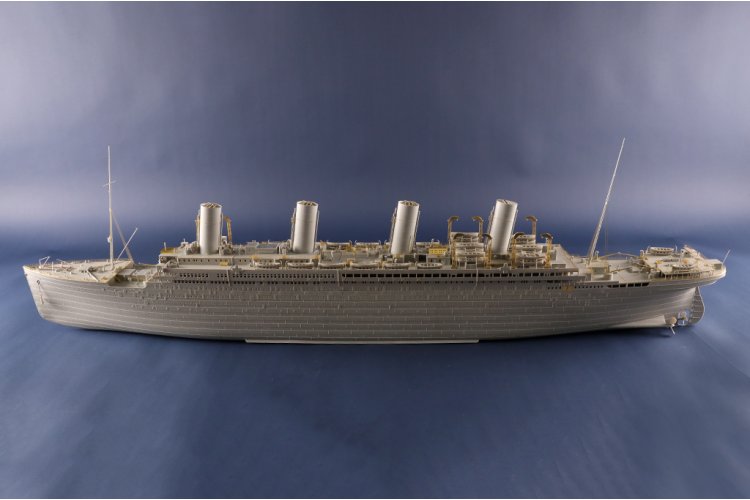 Trumpeter 1:200 HMHS Britannic WWI British Hospital Ship Kit