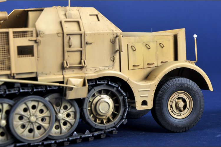 1:35 Trumpeter 09577 Schwerer Zugkraftwagen 18 t - with 8.8 cm Flak