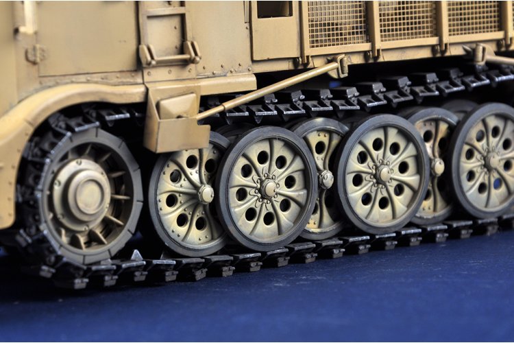 1:35 Trumpeter 09577 Schwerer Zugkraftwagen 18 t - with 8.8 cm Flak